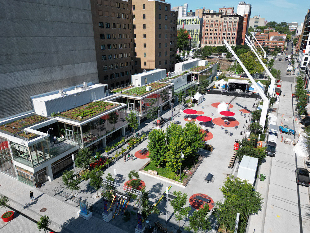 Esplanade Tranquille du Quartier des Spectacles - Building