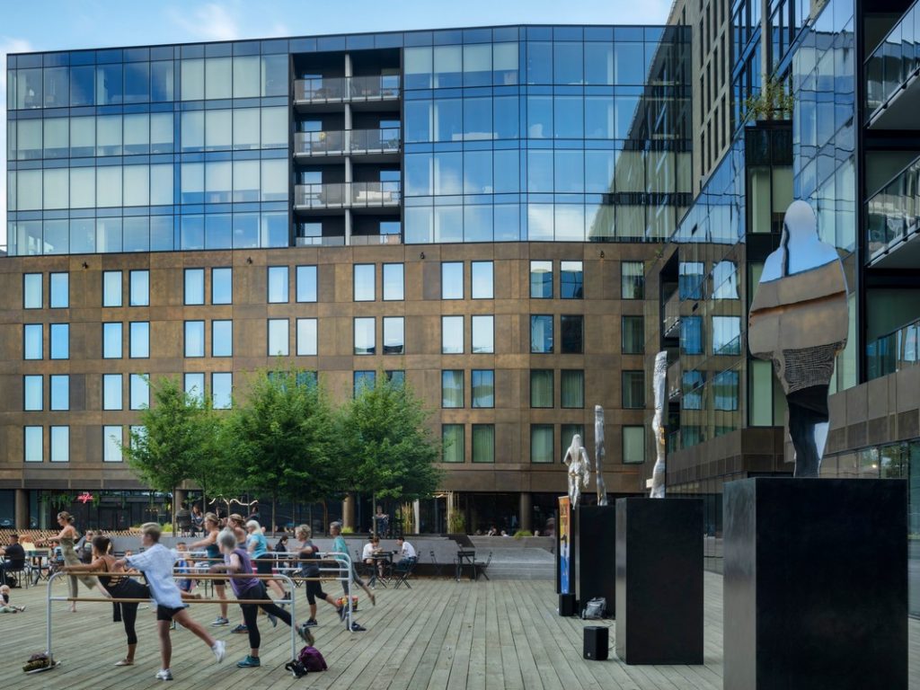 Queen’s Marque - Building