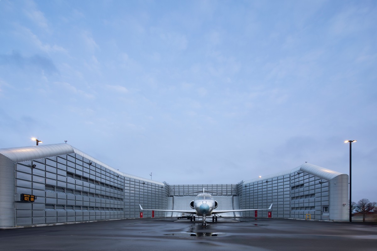 Bombardier Jet Manufacturing Facility - Building